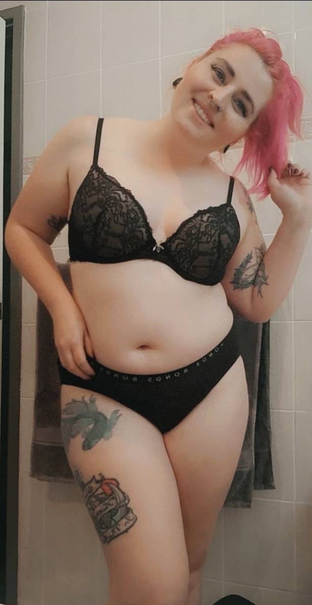 💙 Confident & Curvy 💙 [OC] | Scrolller