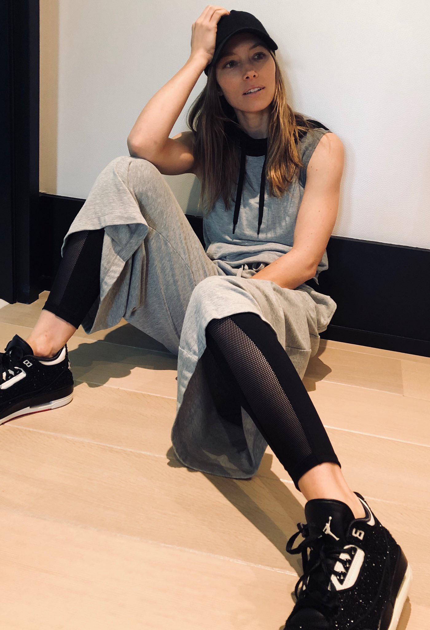 Cool chick | Scrolller