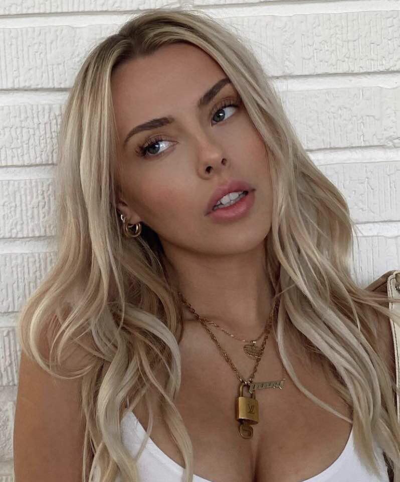 Corinna Kopf | Scrolller