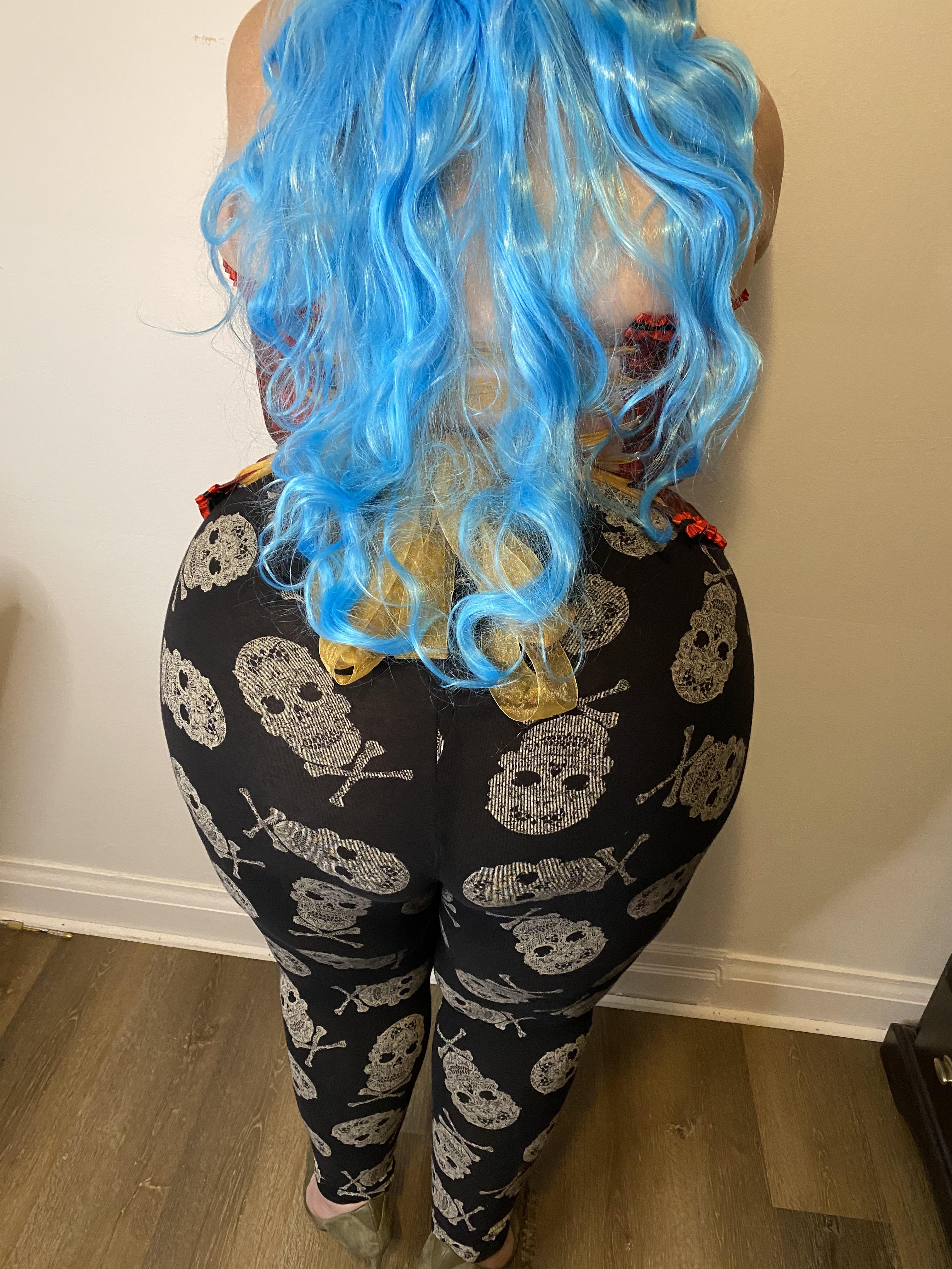 Corsets & skulls just hit different 😍 | Scrolller