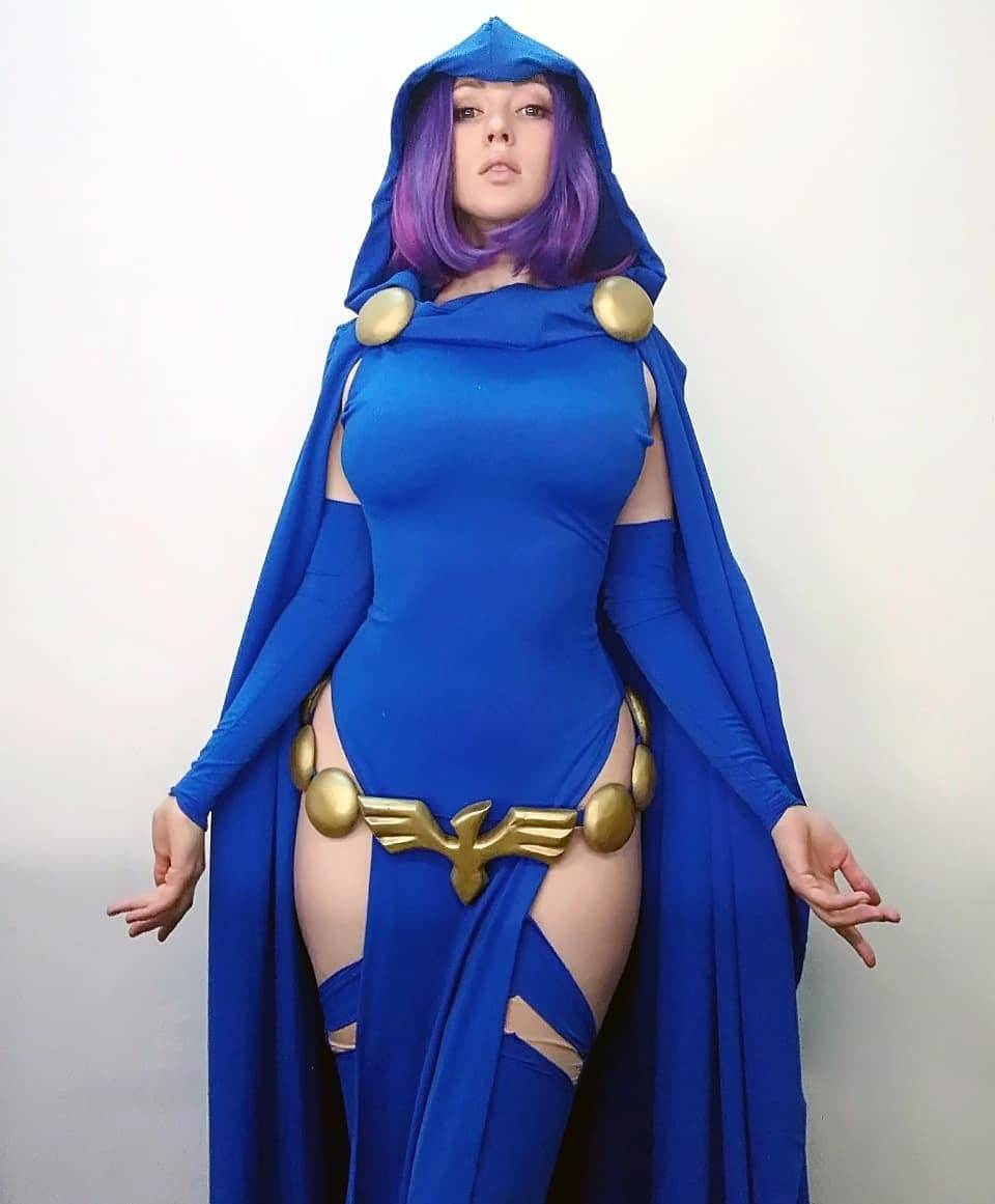 Cosplay: Raven from DC Comics. | Scrolller