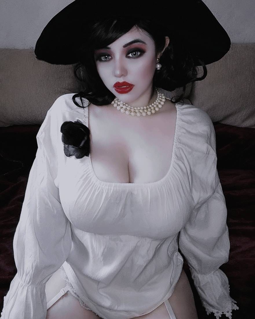 Cosplayer Milkyshan | Scrolller