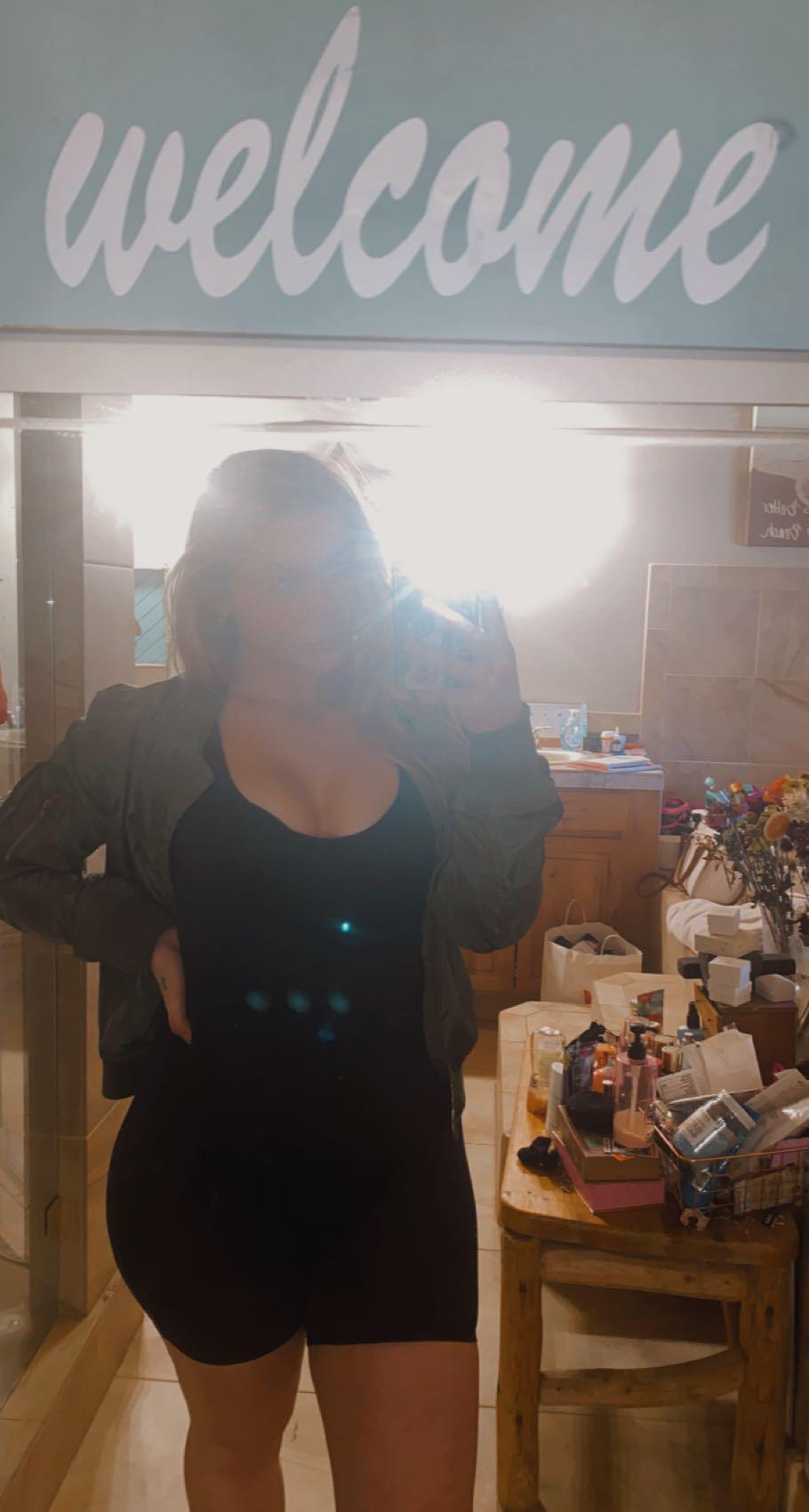 Hi Im Aurora 🥰 Scrolller