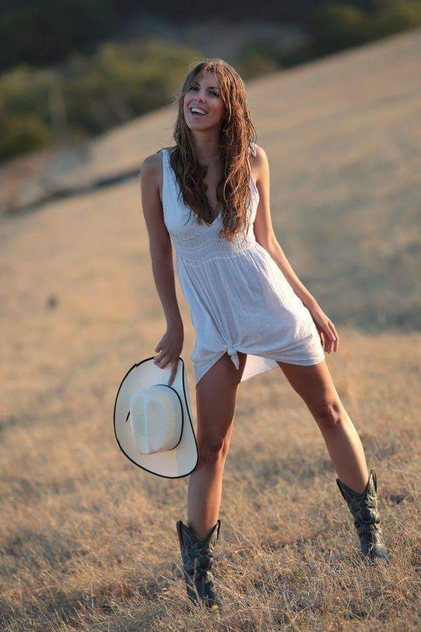 Country girl | Scrolller