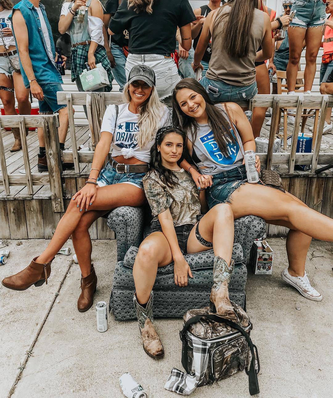 Country Girls Scrolller