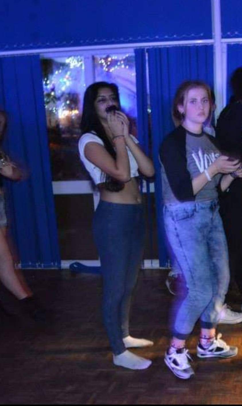 Cousin Midriff Scrolller