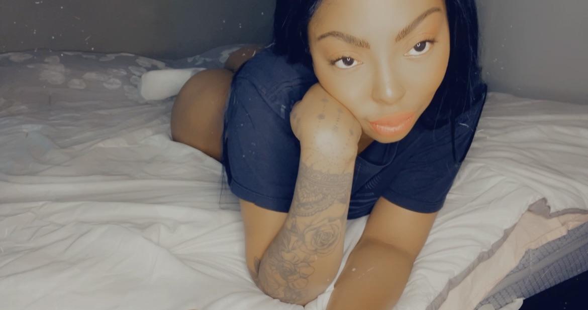 Cozy bum | Scrolller