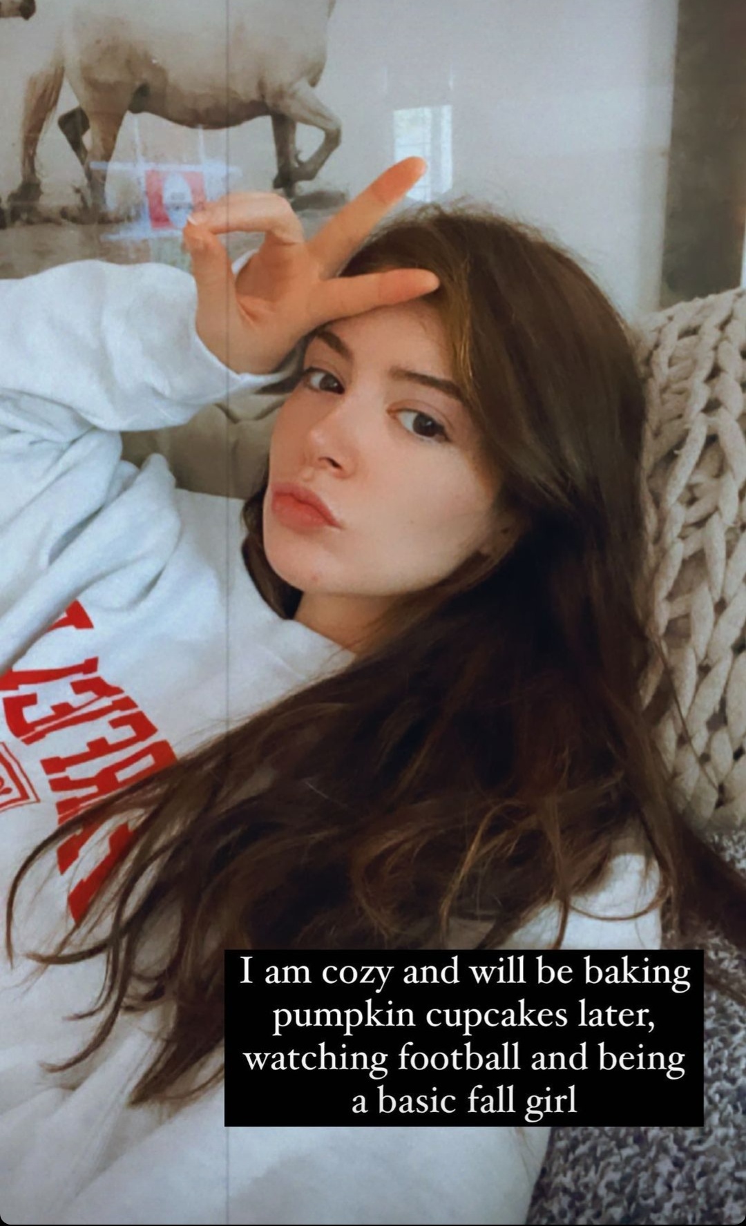 cozy fall girl | Scrolller