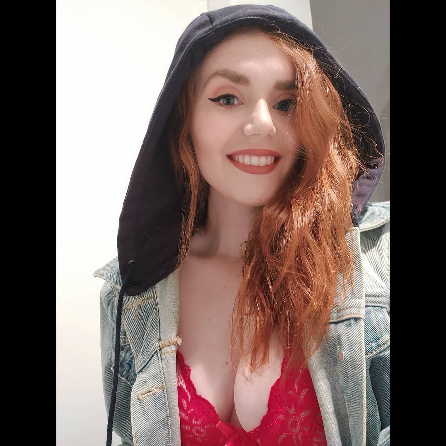 Cozy in a hoodie 😝 | Scrolller