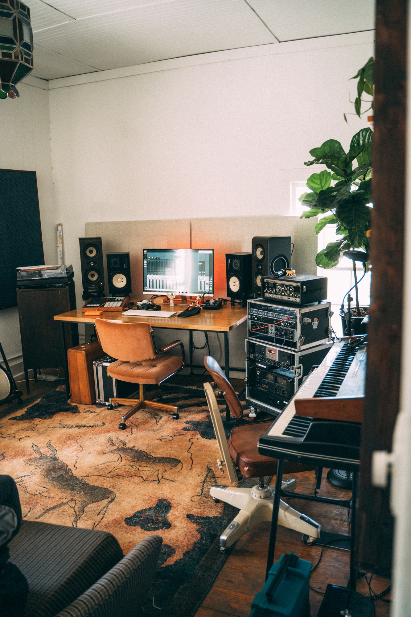 Cozy little recording studio. | Scrolller