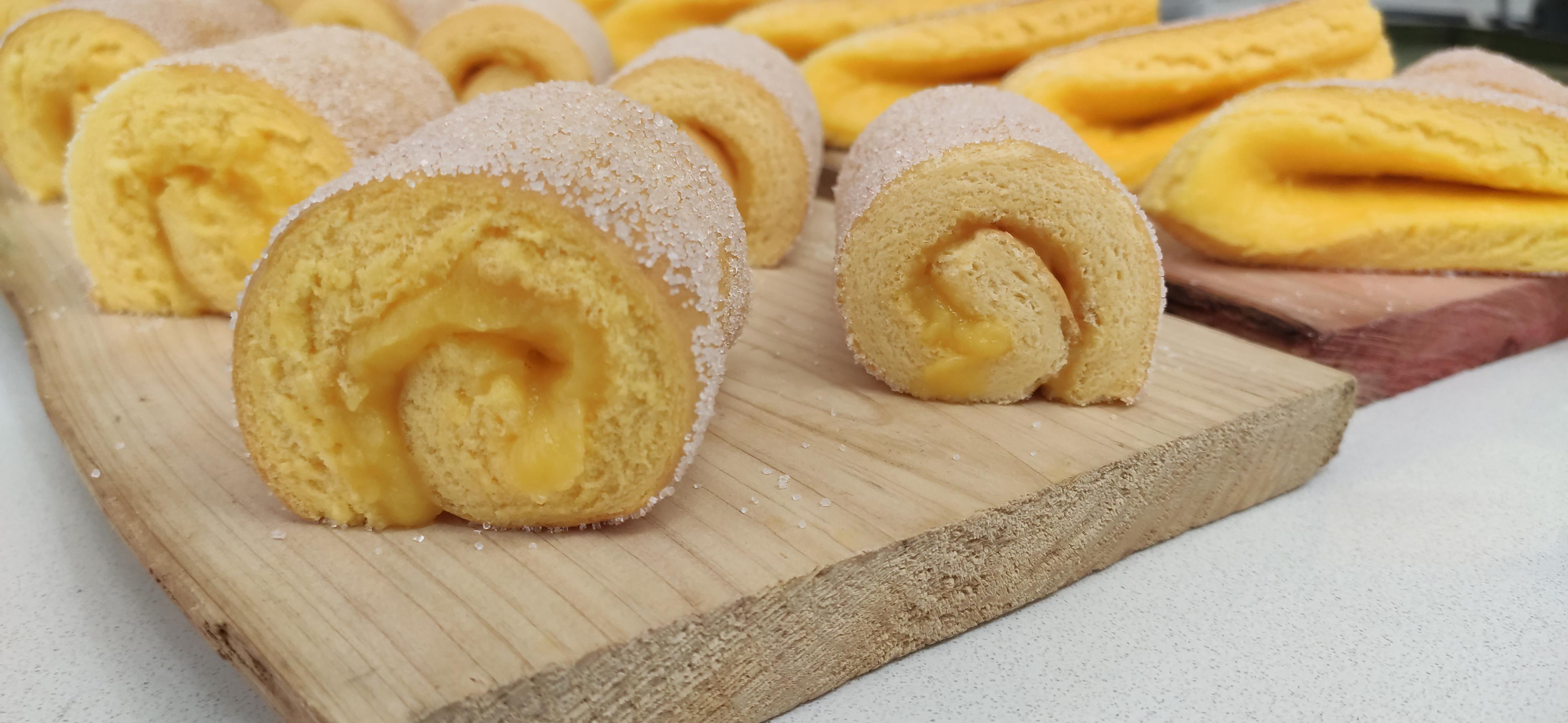 Cream rolls | Scrolller