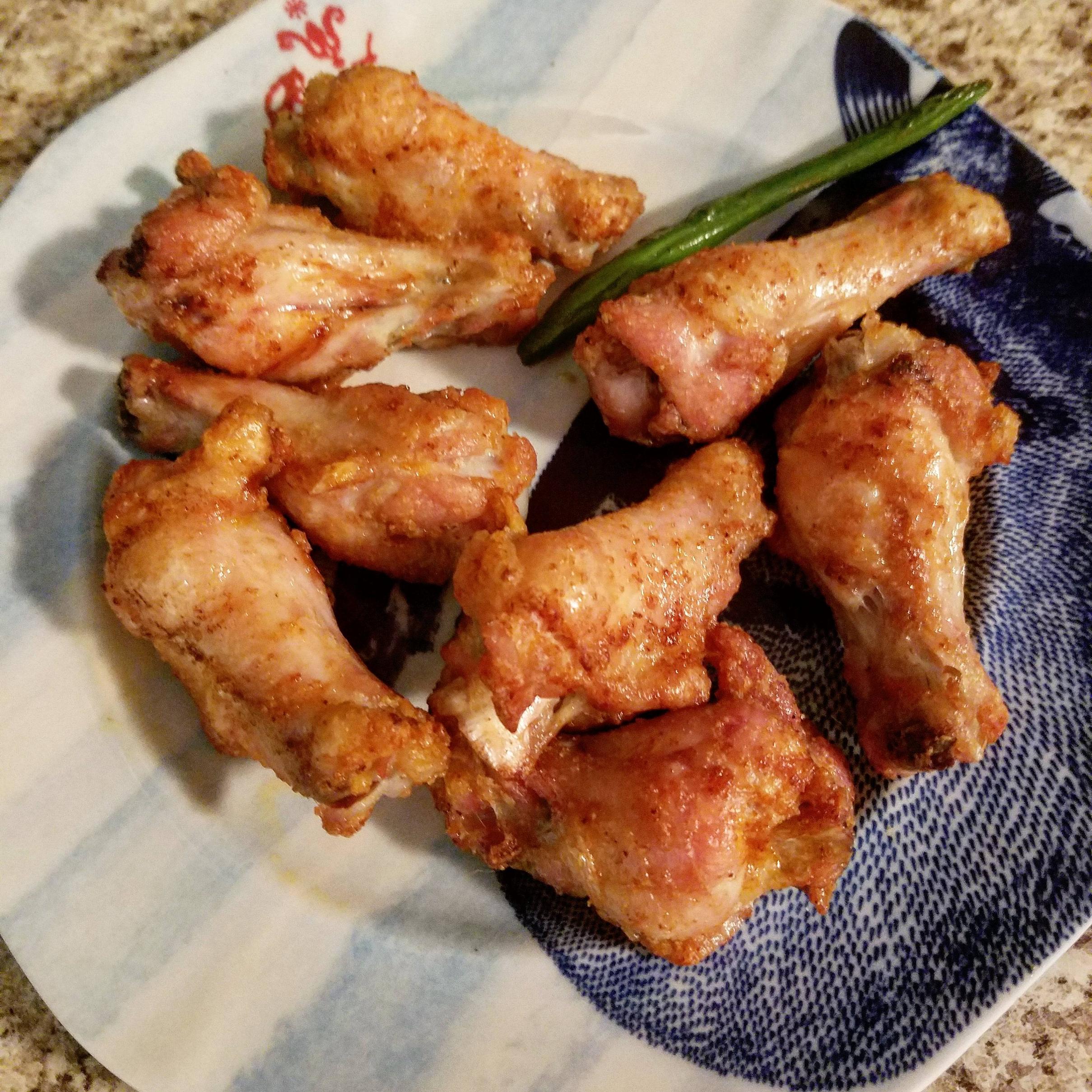 Crispy wings (and one garlic green bean to keep it healthy) | Scrolller