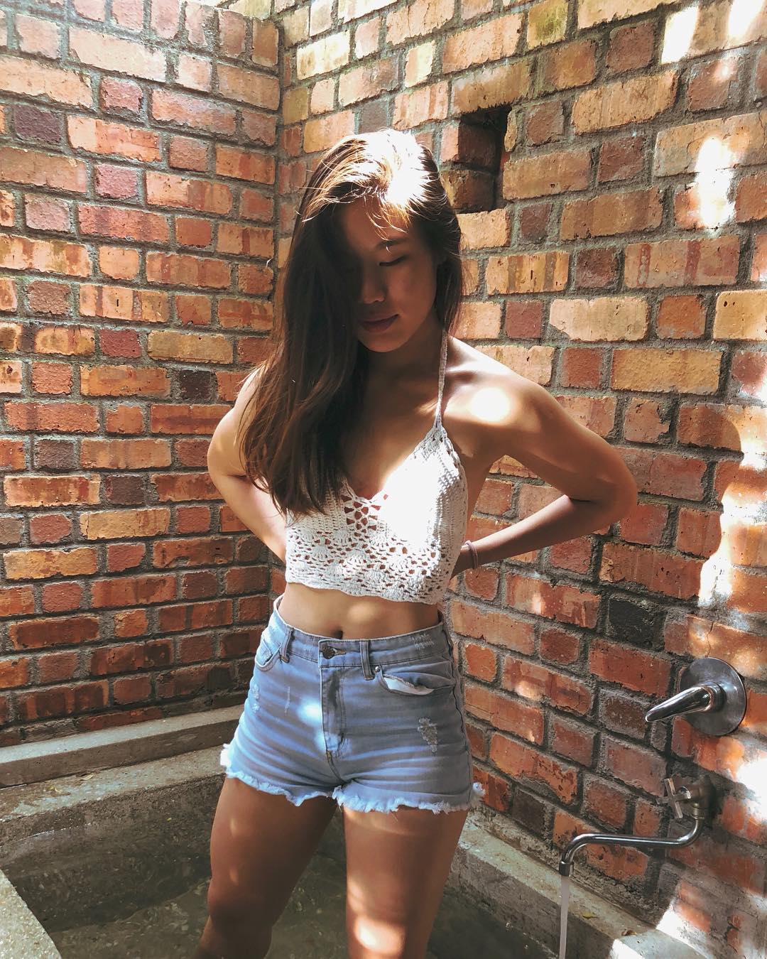 Crop top cutie | Scrolller