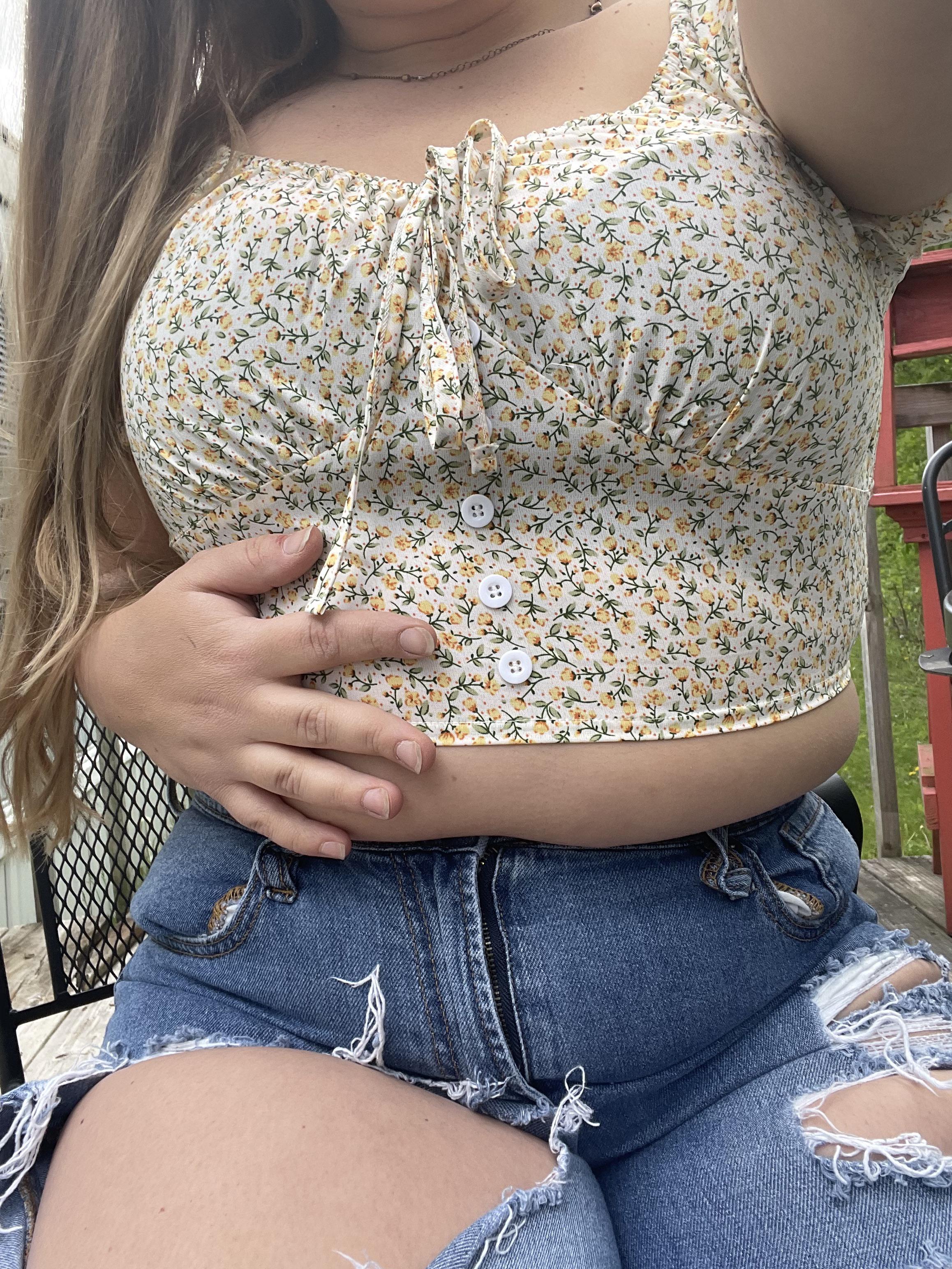 Crop top season | Scrolller