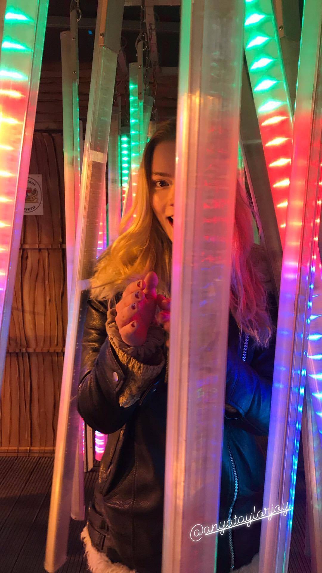 Crossroad | Scrolller