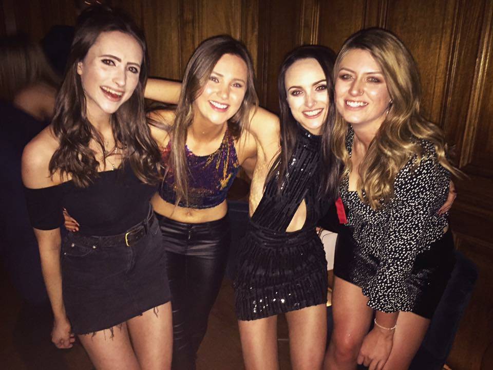 Crouch for the camera | Scrolller