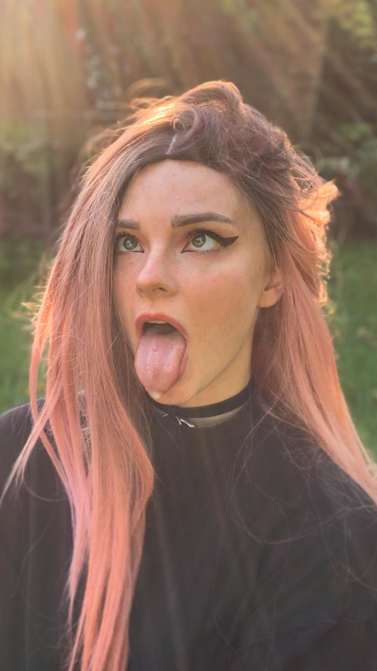 Cum Here ⬇️ Scrolller