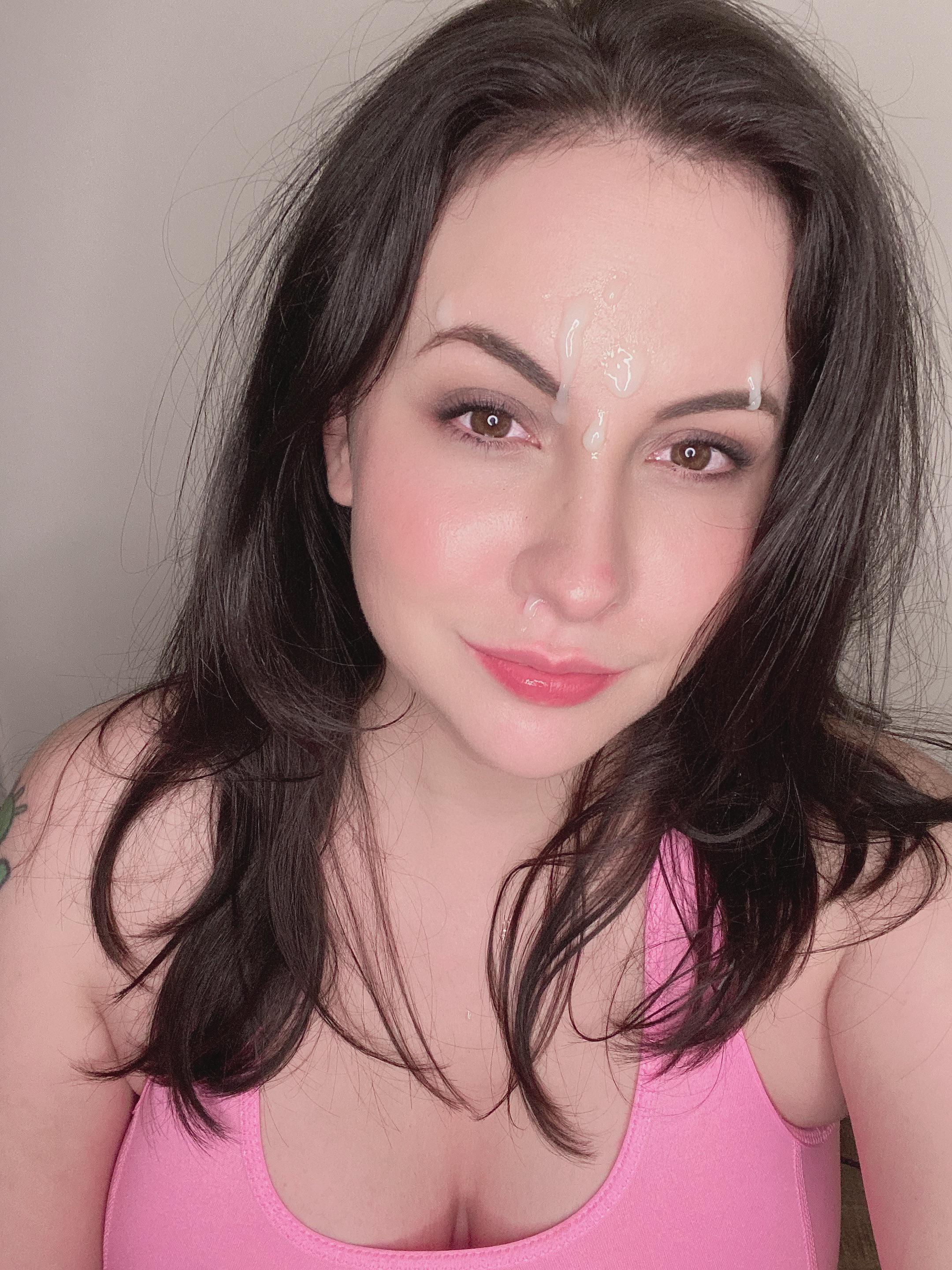 Cummy smile | Scrolller