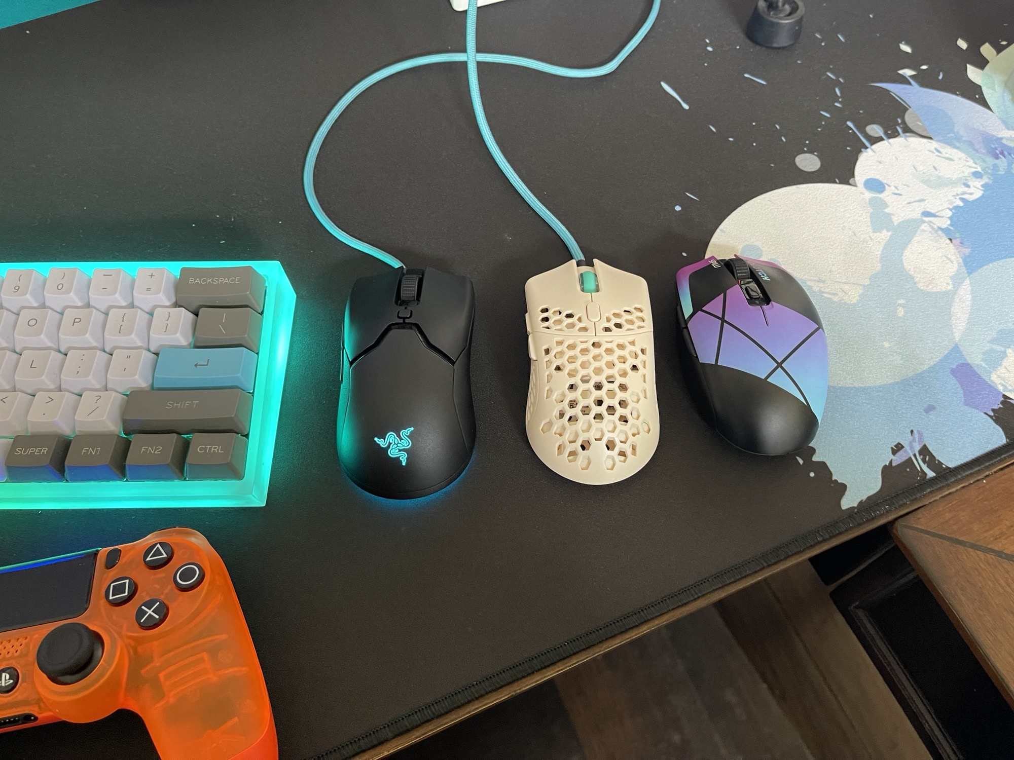 Current desk lineup | Scrolller