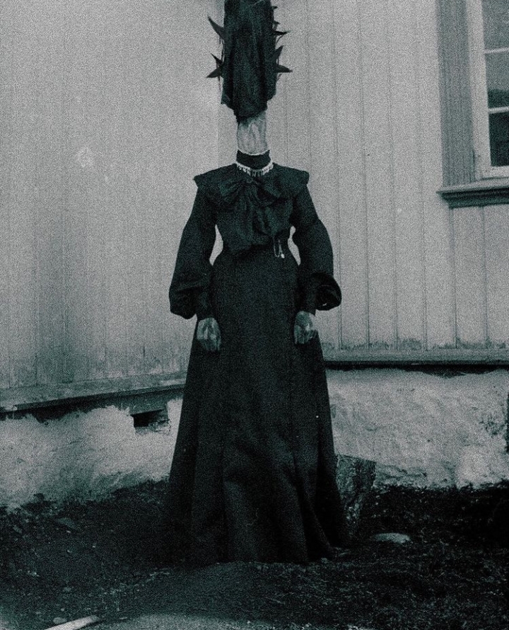 cursed_head | Scrolller