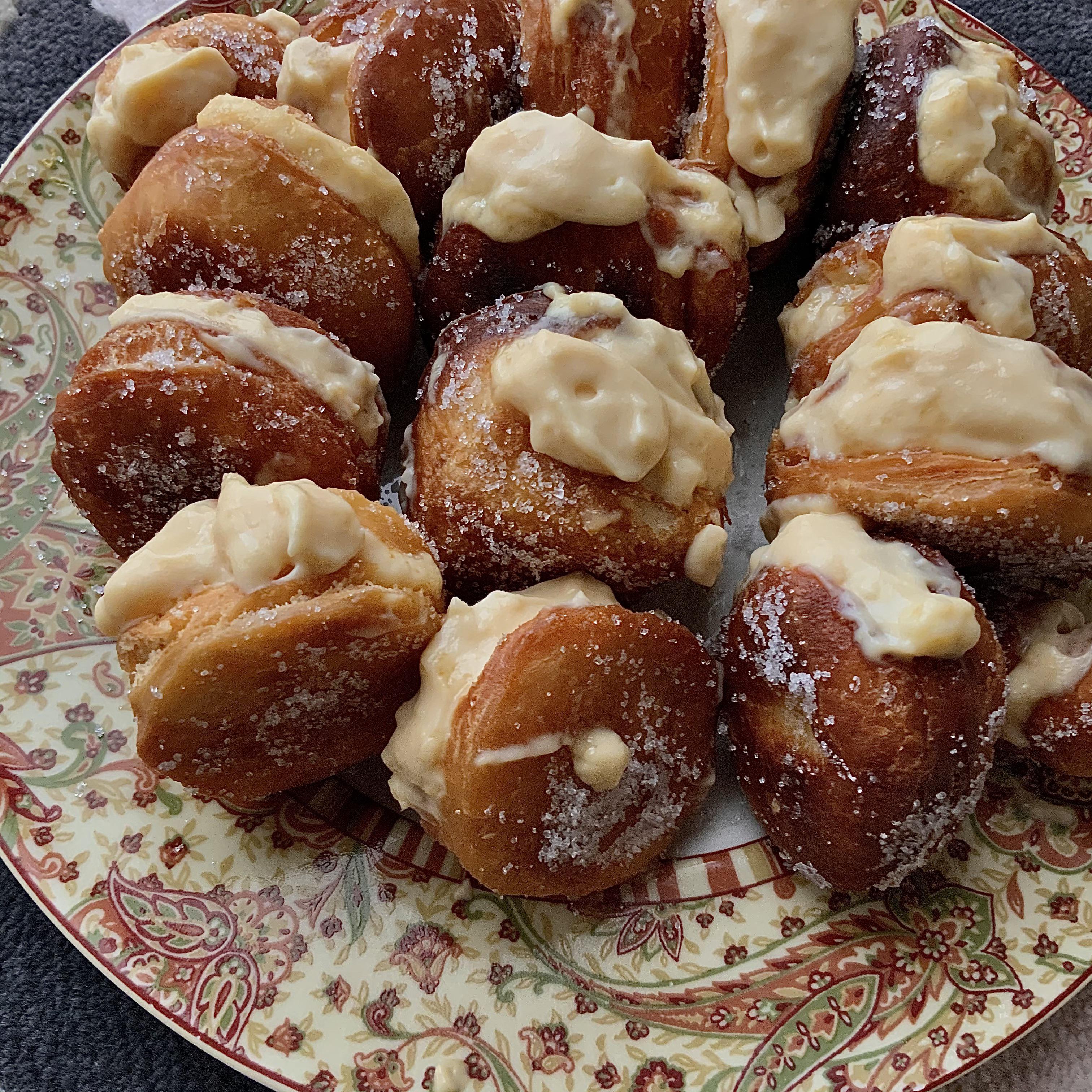 Custard filled doughnuts | Scrolller