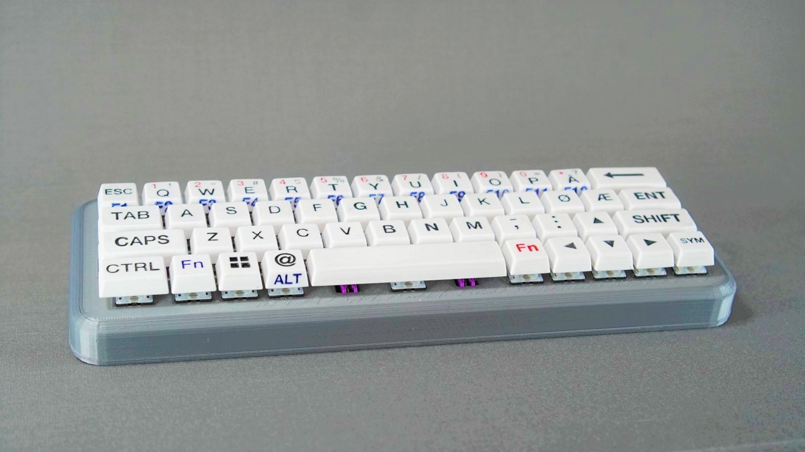 Custom 48-key 3D Printed Mechanical keyboard. | Scrolller