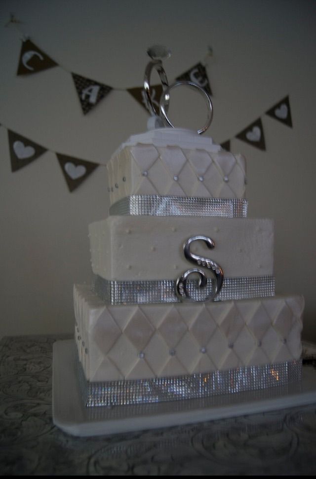 Custom Gatsby/1920s themed wedding cake from Blue Cake Company in Little Rock. | Scrolller