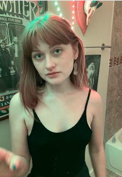 Cute and petite redhead | Scrolller