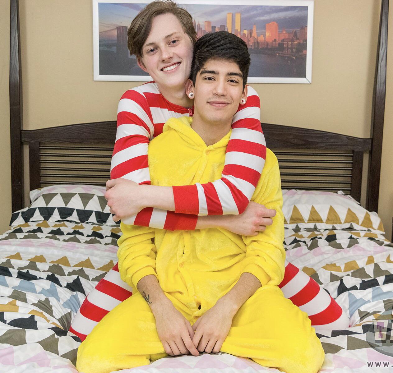 Cute boys | Scrolller