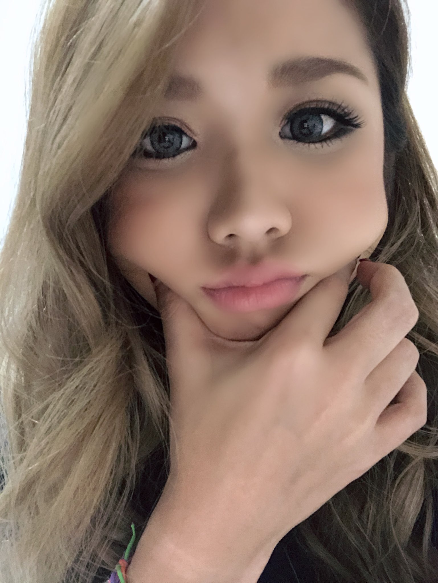 Cute Erika Scrolller