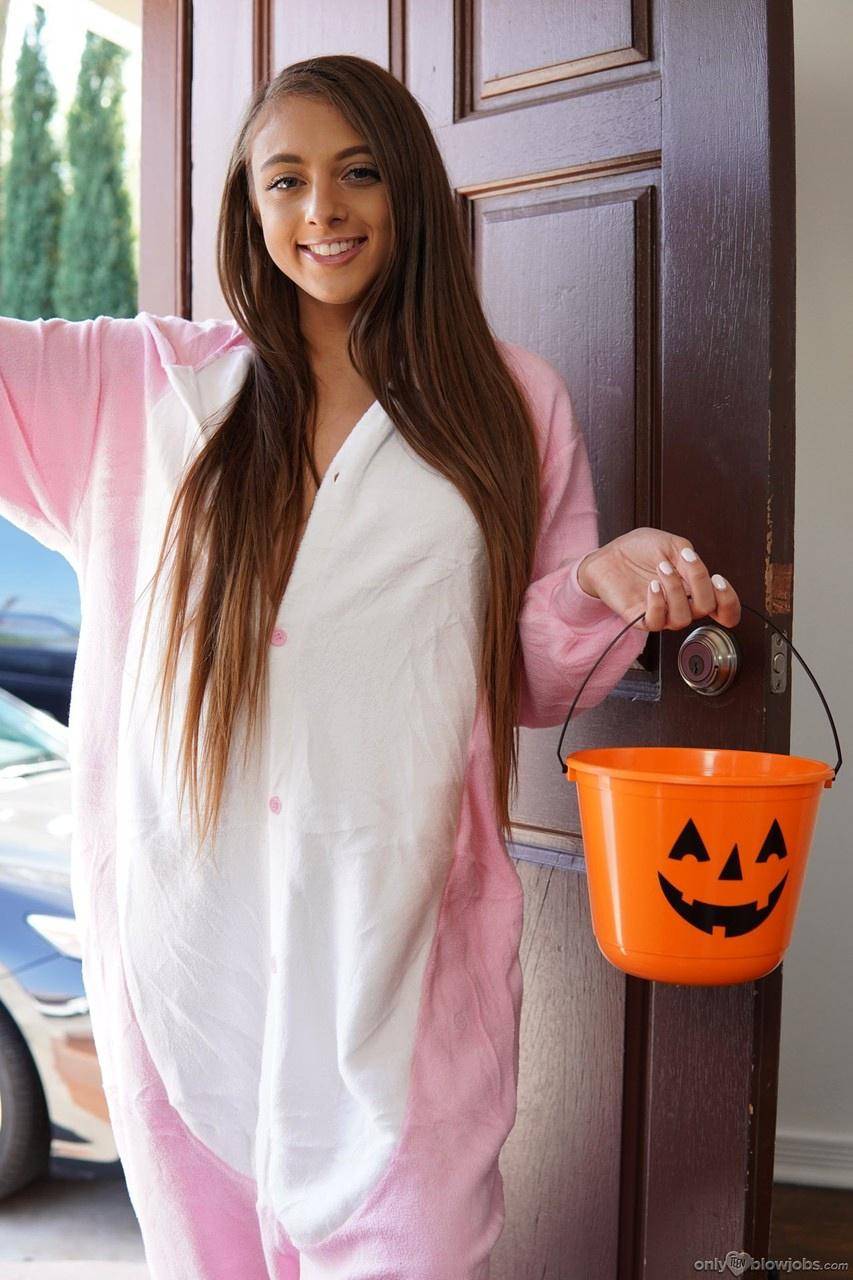 Cute Gia Derza | Scrolller