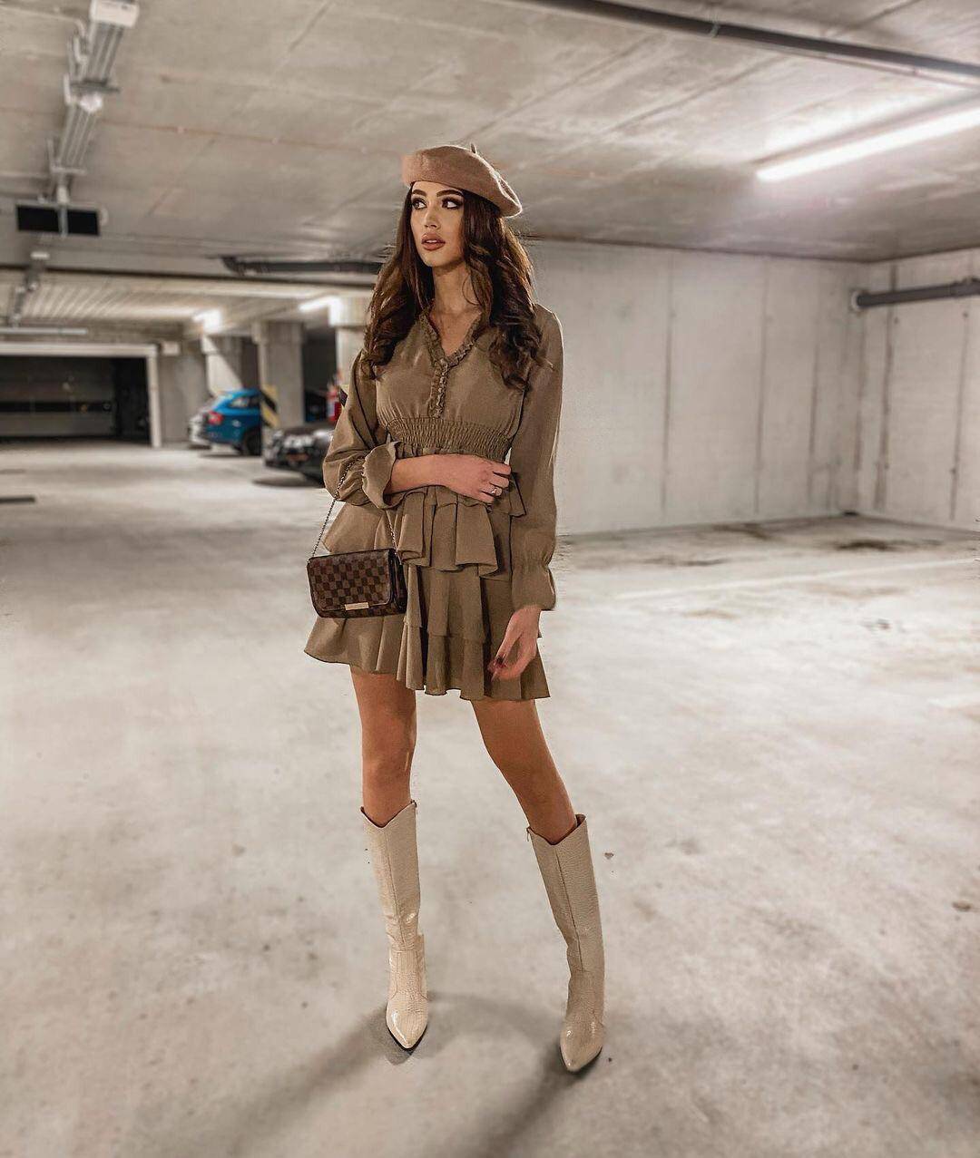 Cute In A Beret | Scrolller