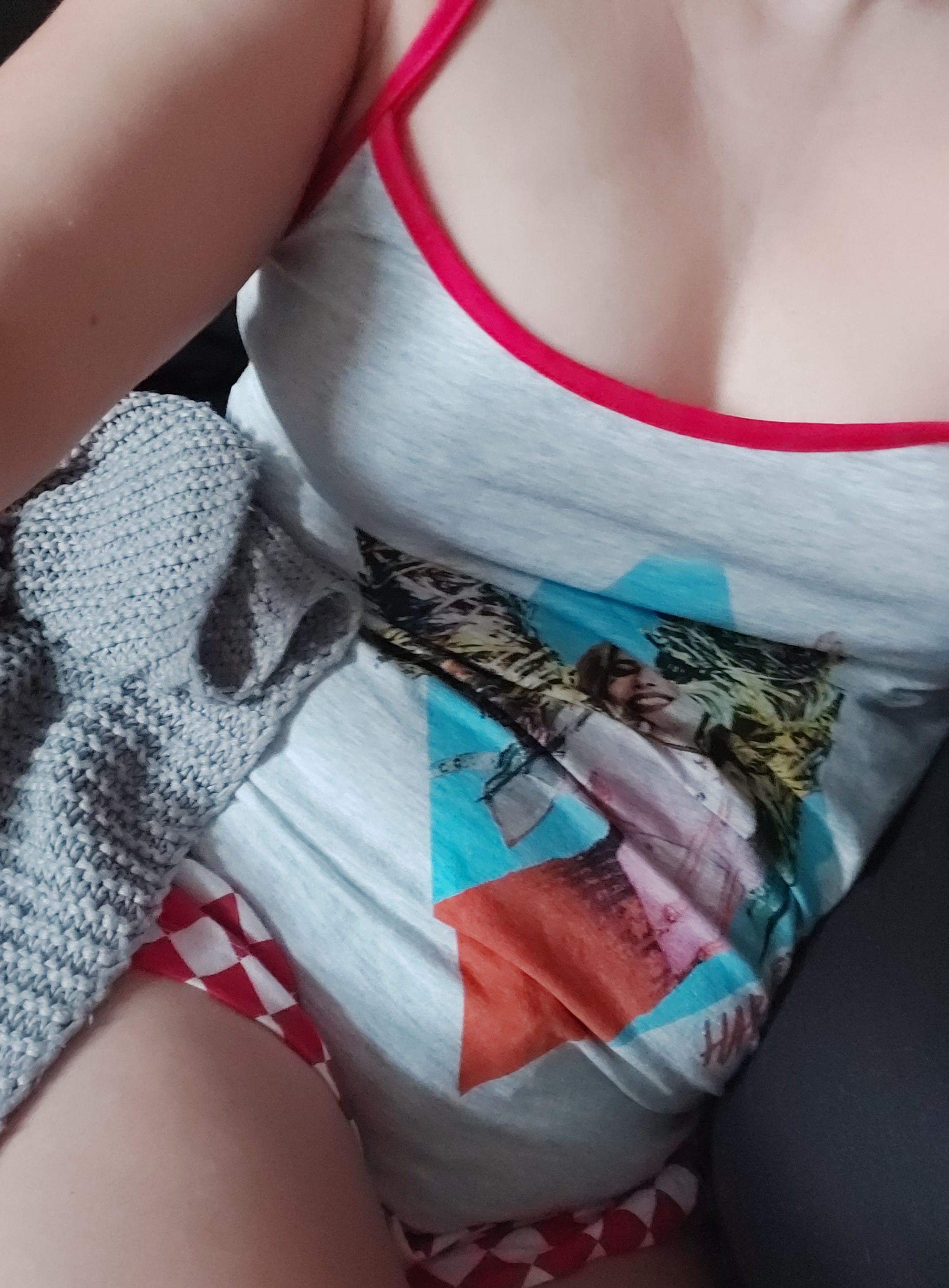 Cute jmaas, my favourite blanket, cuddles and a film. Daddy always takes such good care of me ...