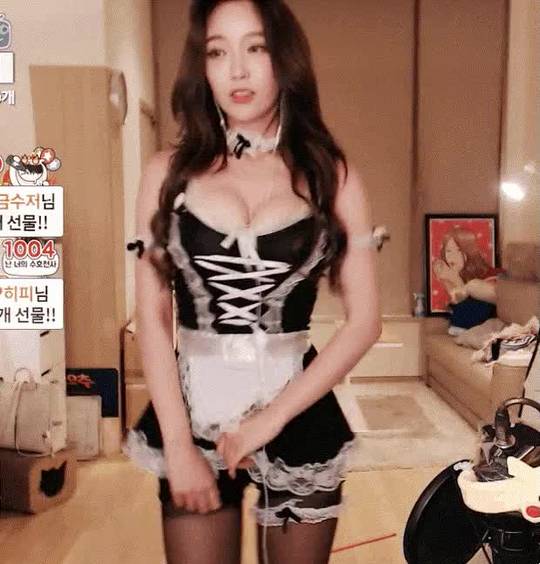 cute korean maid BJ겨울 (winter) | Scrolller