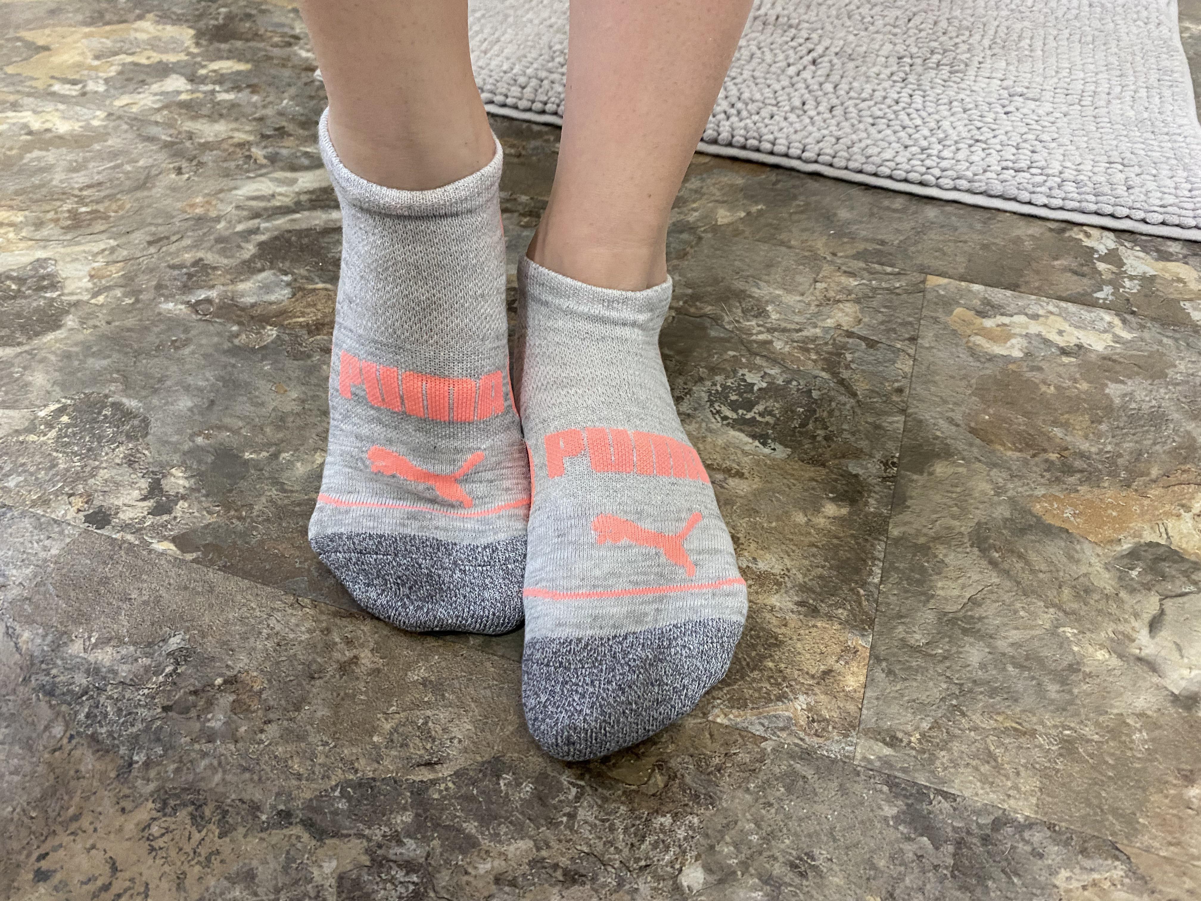 Cute little feet, if only you could see! | Scrolller