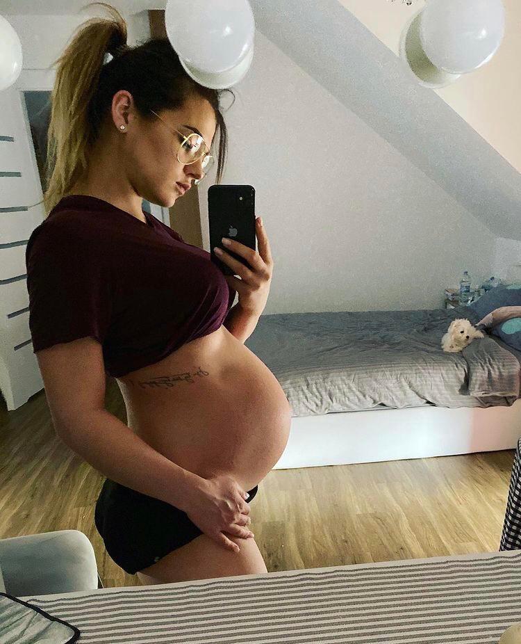 Cute Sandra 💦💦 | Scrolller