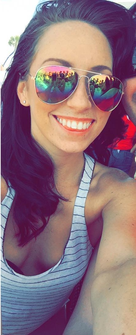 She makes me hard | Scrolller