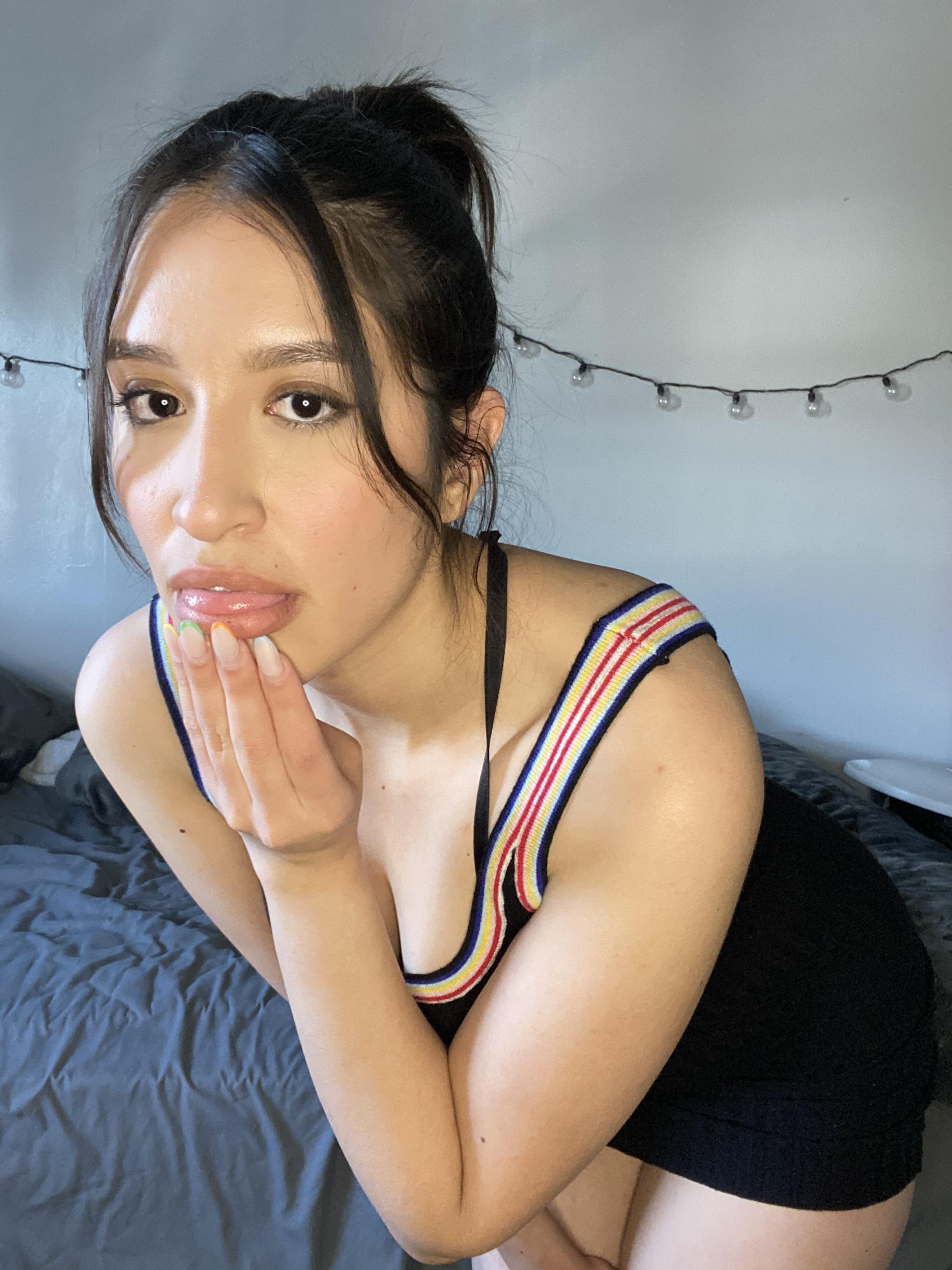 Hello 👋🏼 | Scrolller