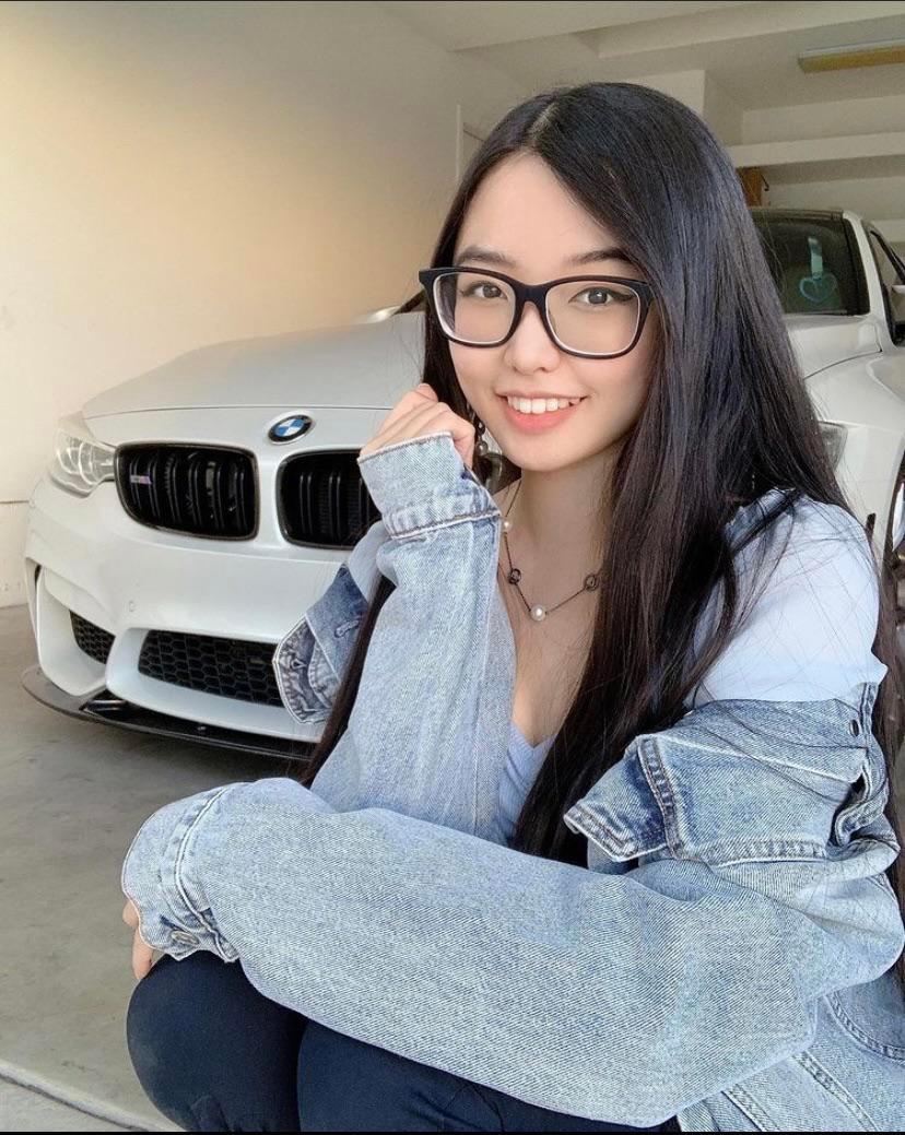 Cutie with glasses | Scrolller