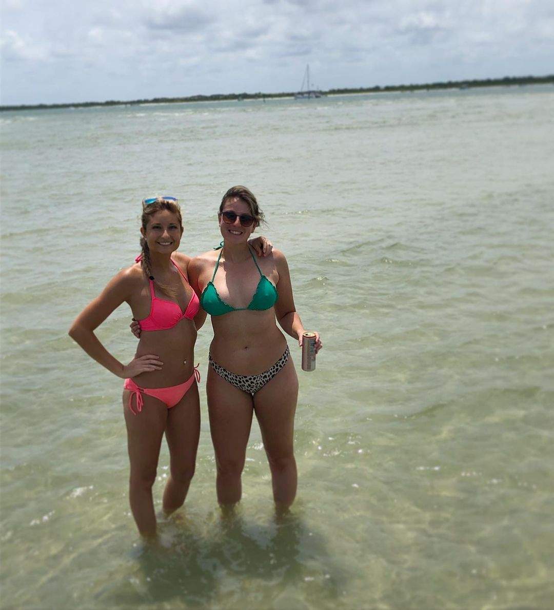 2 hotties | Scrolller