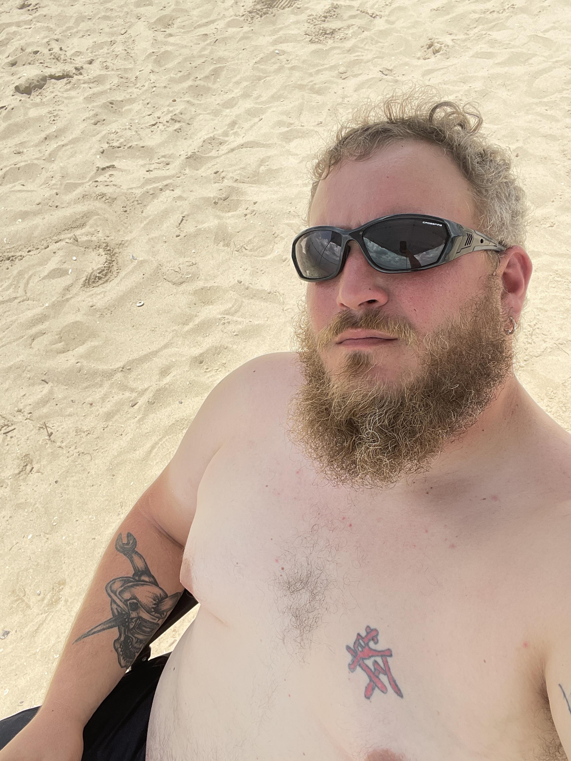 Dad boding at the beach | Scrolller