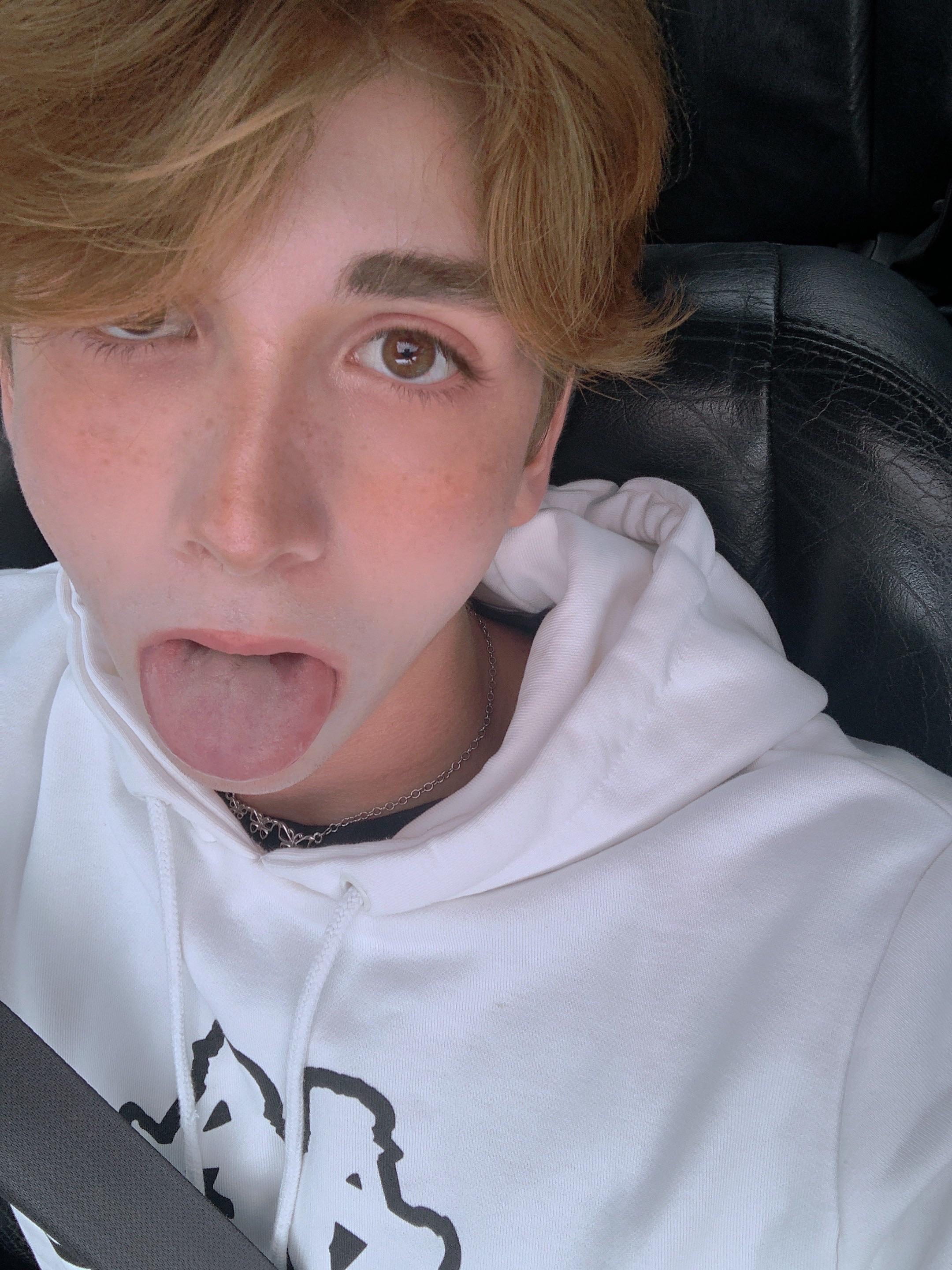 Daddy please cum right here | Scrolller