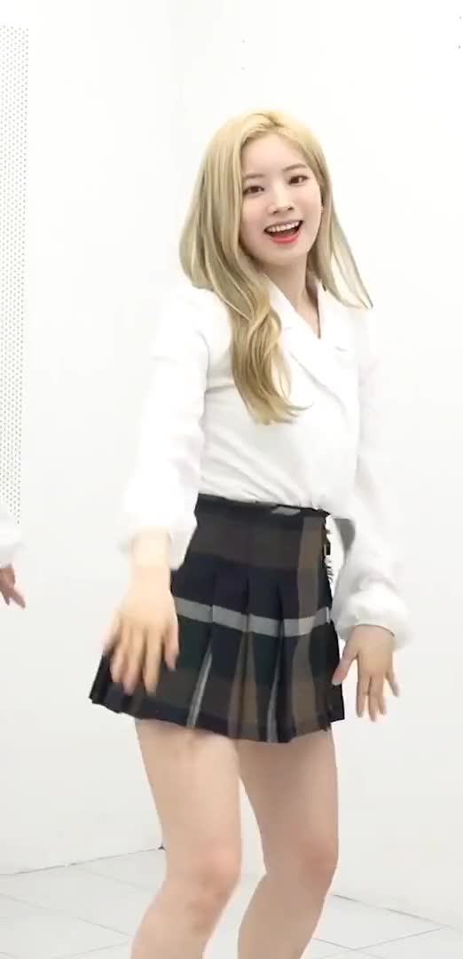 Dahyun | Scrolller