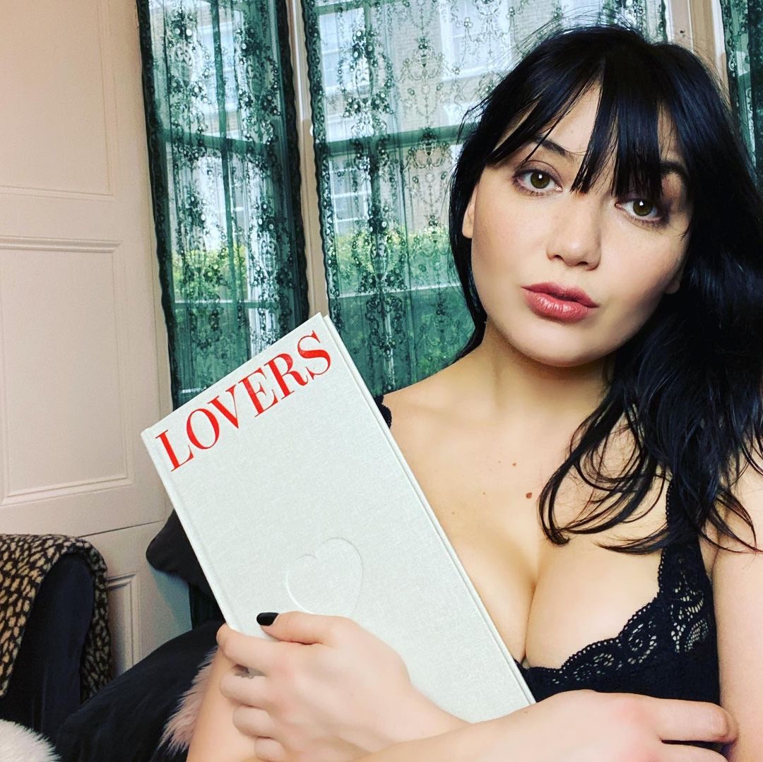 Daisy Lowe | Scrolller