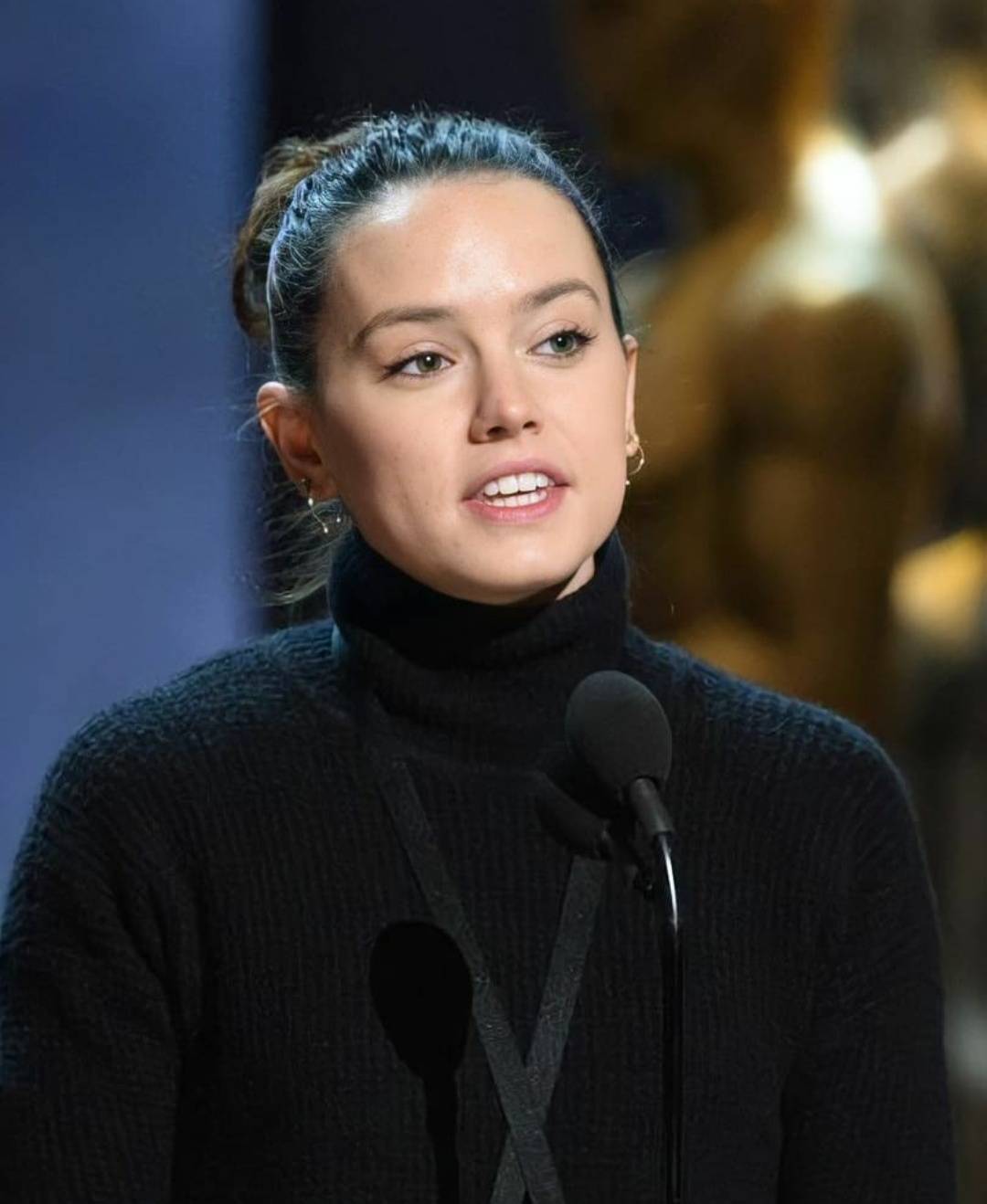 Daisy making a speech | Scrolller