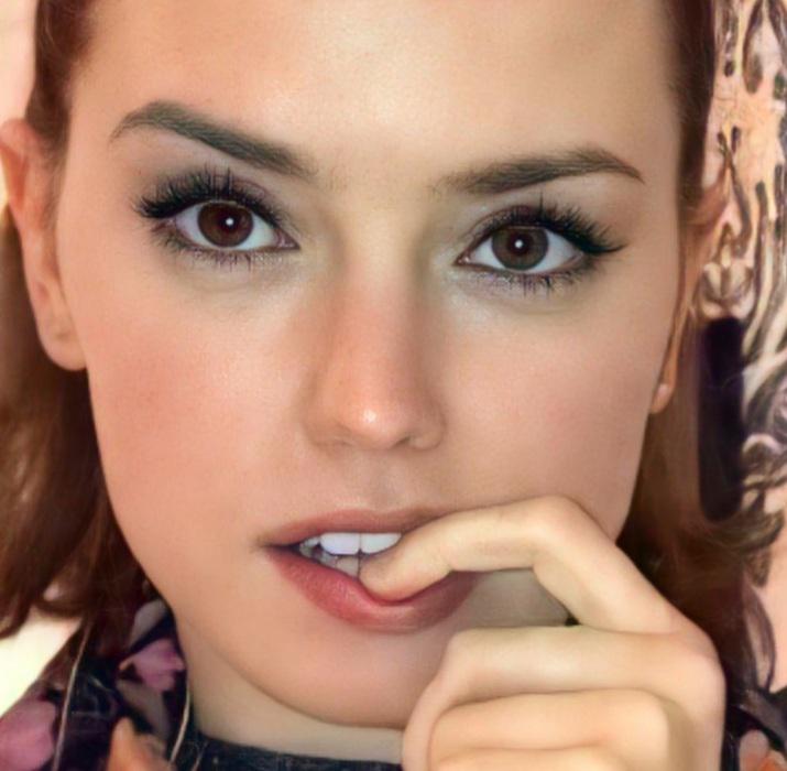 Daisy Ridley Scrolller