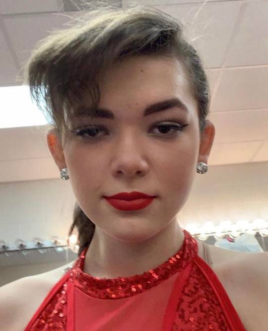 Dance team selfie cuz yolo (18F) | Scrolller