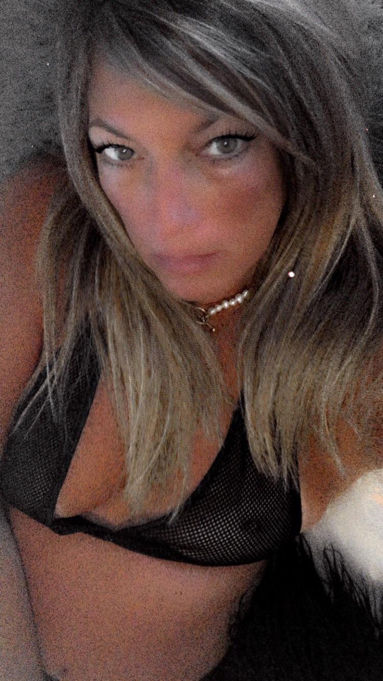 Dancing all alone.. | Scrolller