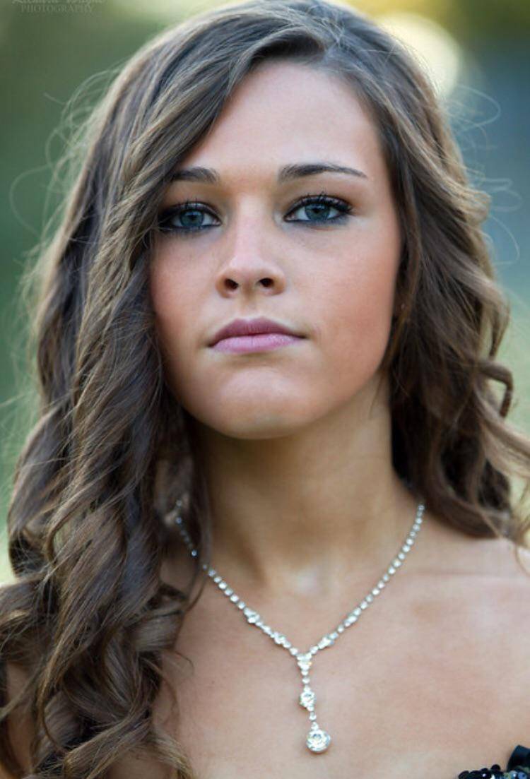 Dang She’s Gorgeous ! | Scrolller