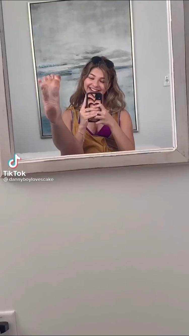 Dannyboylovescake | Scrolller